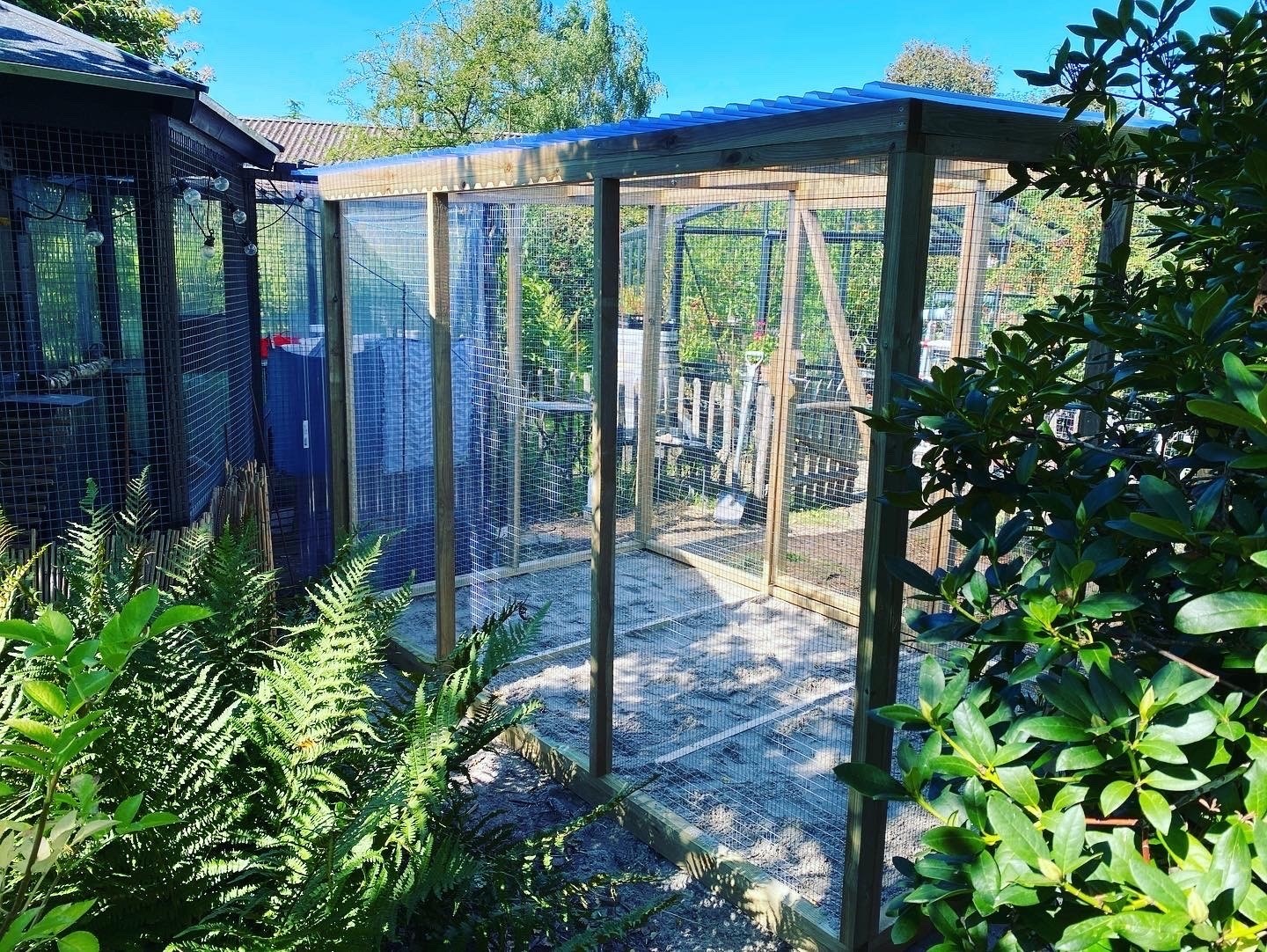 Voliere nær Roskilde | Fuglevoliere samt hønse-, kanin- & kattegårde